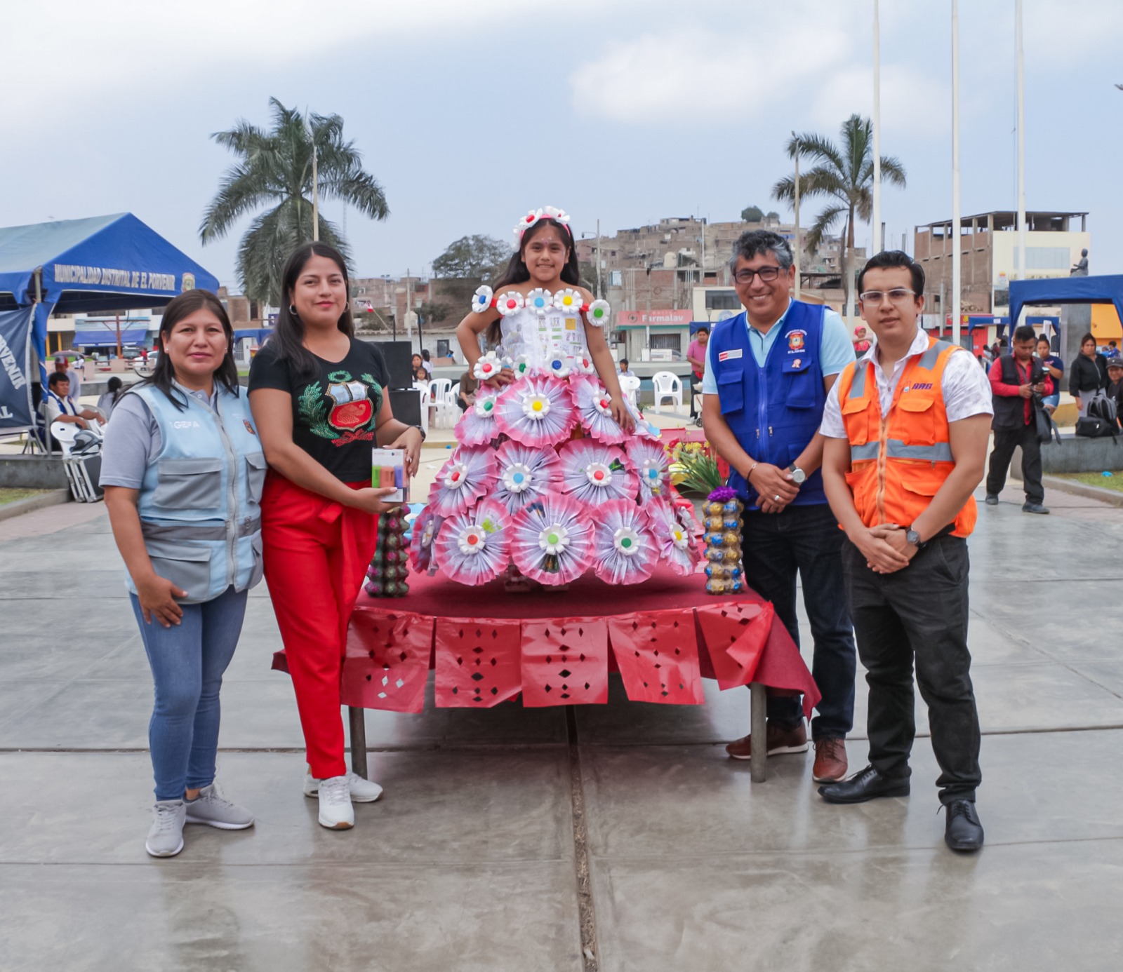 80 NIÑOS PARTICIPARON DEL CONCURSO DE TRAJES RECICLADOS “ECOMODA ...